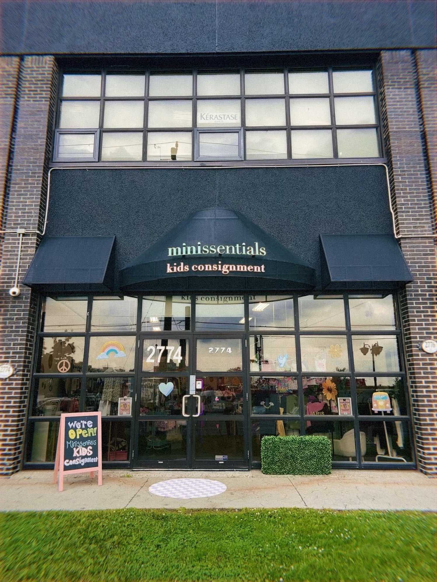 Minissentials Consignment